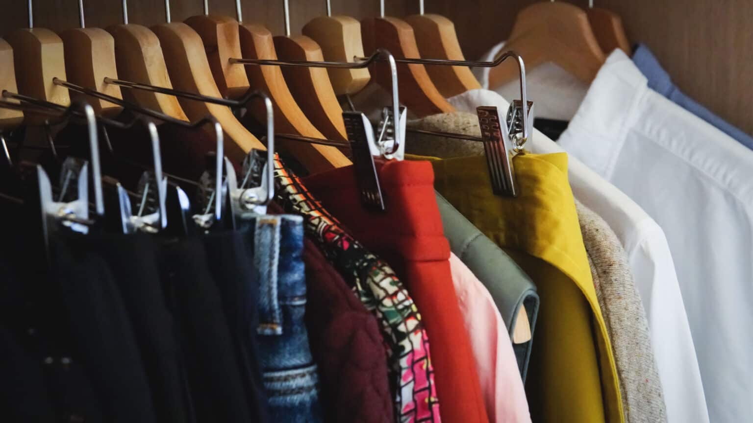 12 styling hacks to refresh your wardrobe without shopping - The Queen Zone