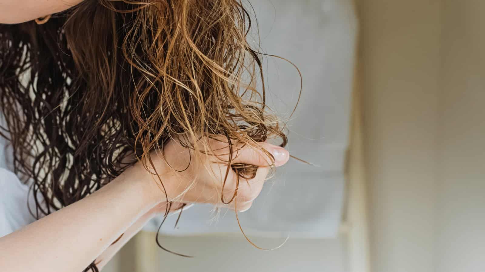 Mastering Curly Hair: Tips for Perfect Curls Every Day - The Queen Zone