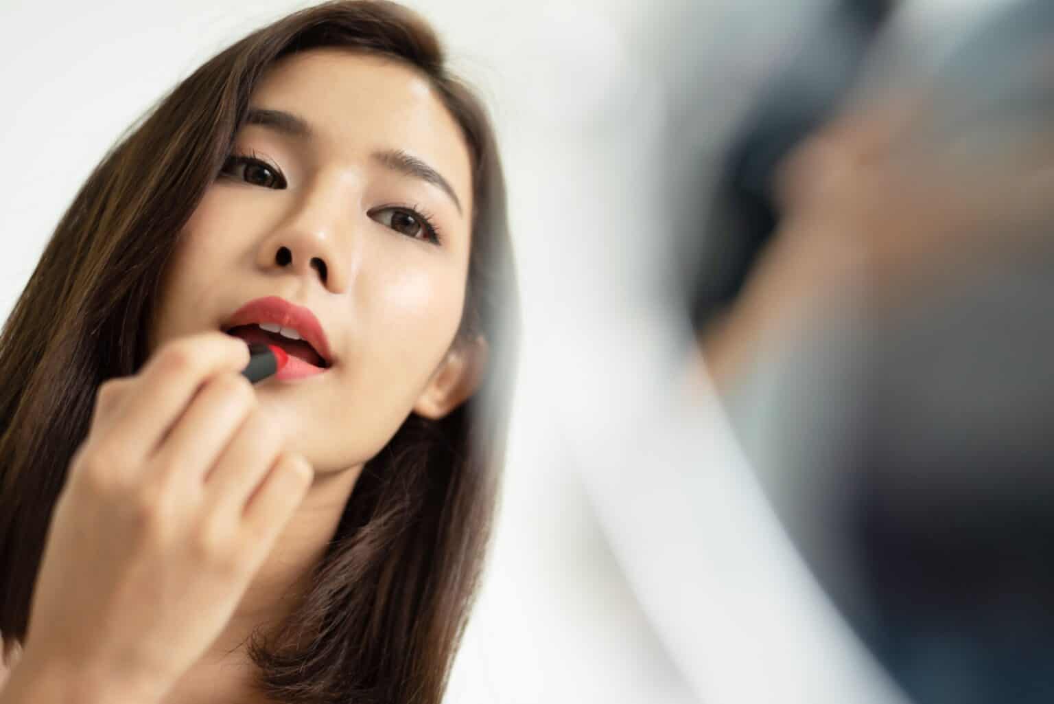 One Swipe Lipstick: Easy Luscious Lips - The Queen Zone