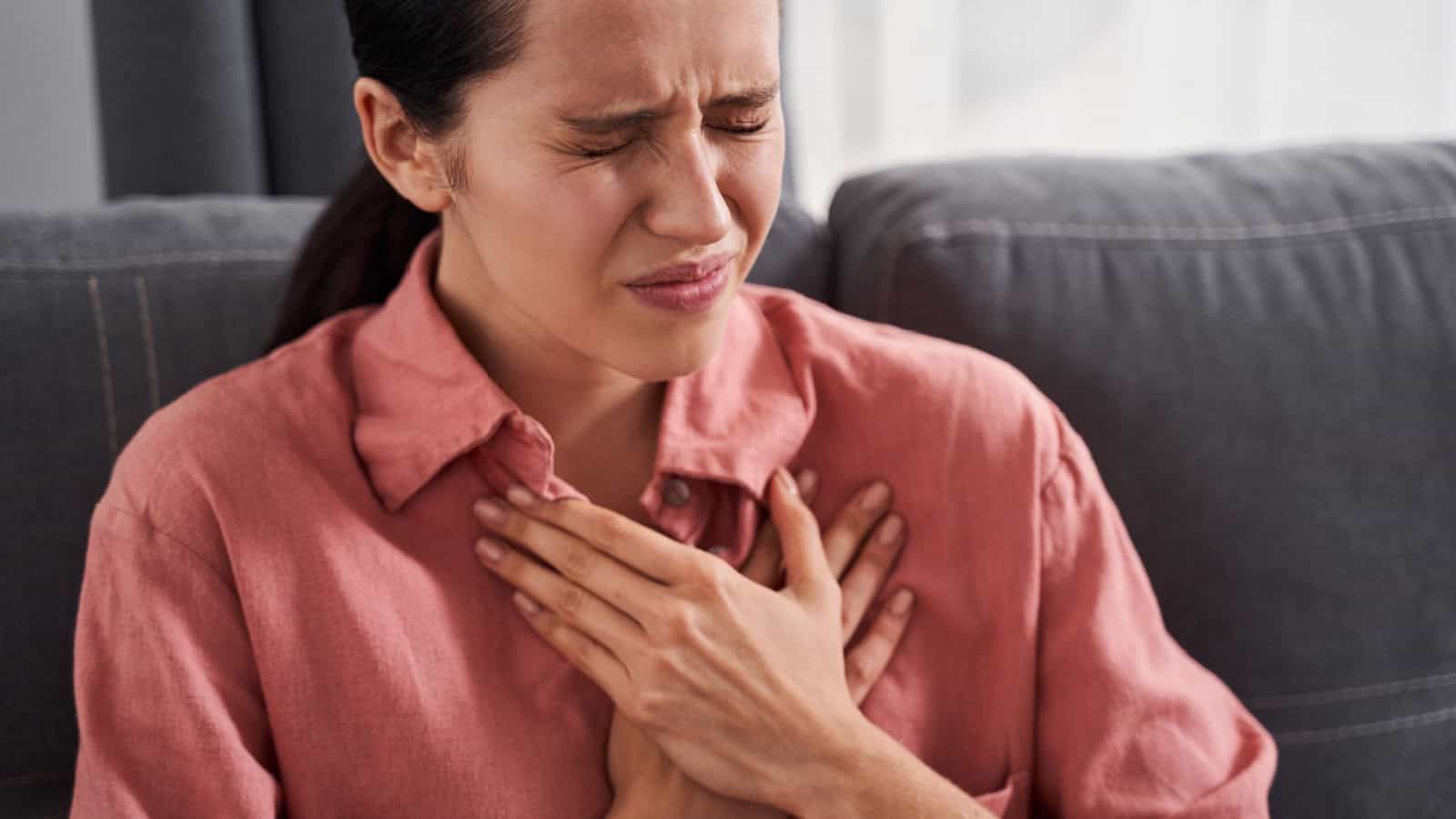 Confusing Heart Attack Warning Signs in Women: 12+ Symptoms You Should ...