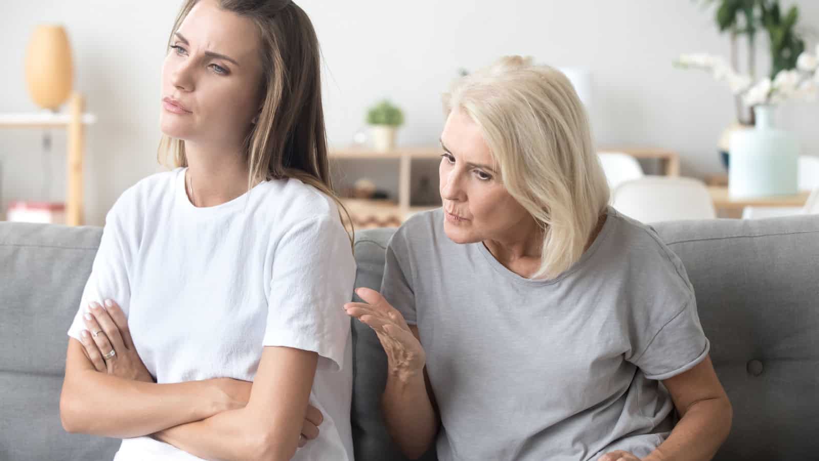 How to Tell If Someone Secretly Doesn’t Like You: 12 Subtle Body ...