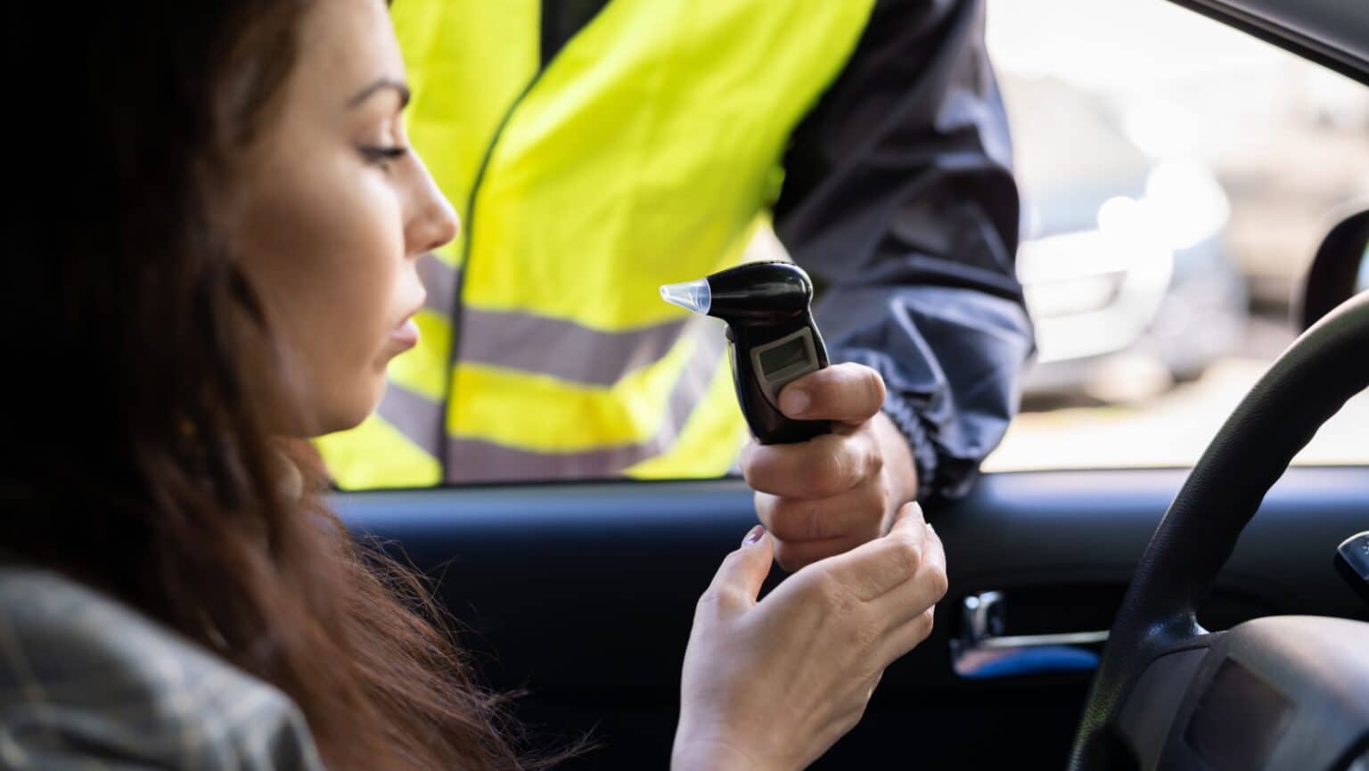 DUI vs. DWI: Key Differences, State Laws, and What to Expect If You're ...
