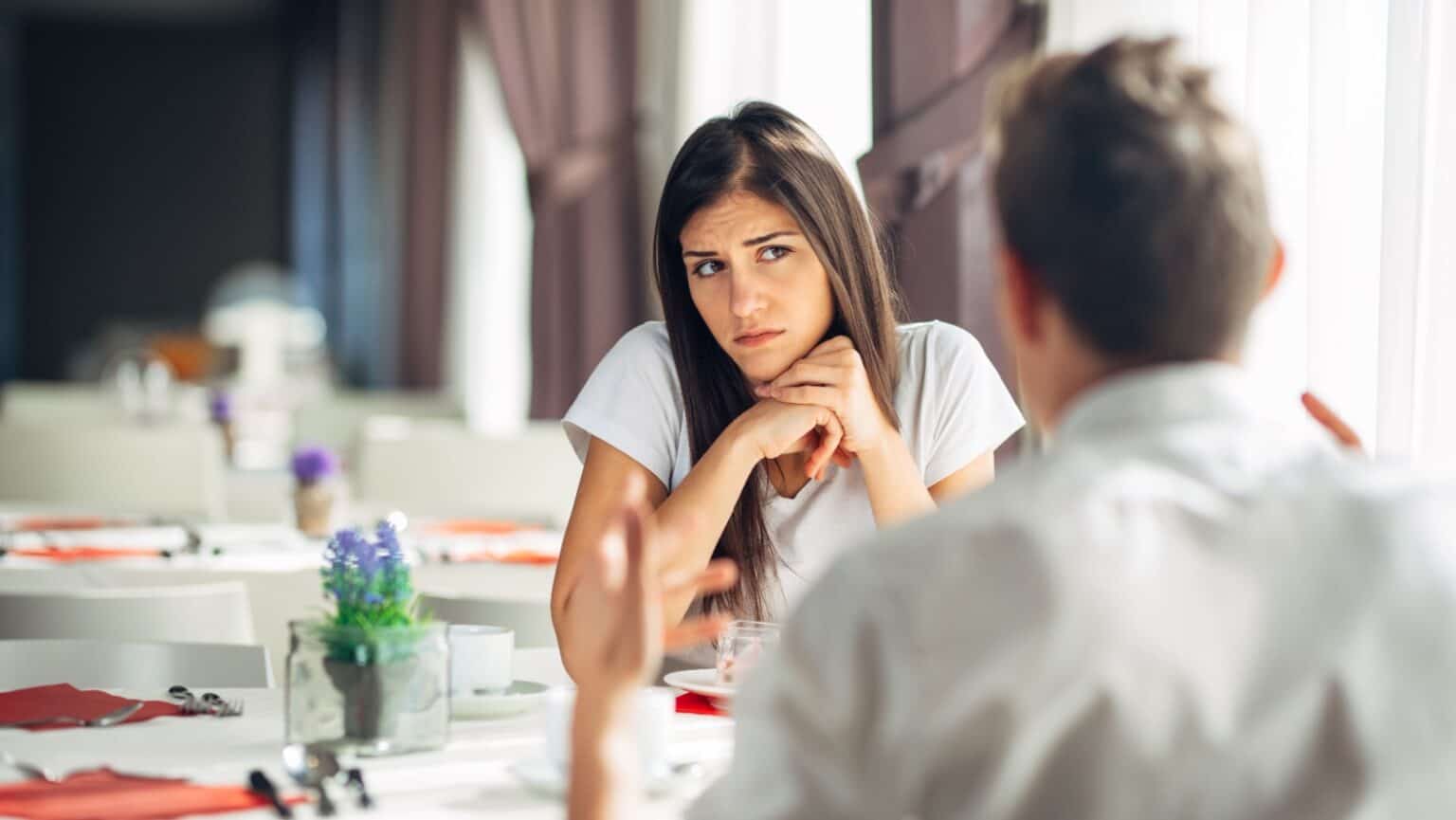 13 red flags you should never ignore on a first date - The Queen Zone