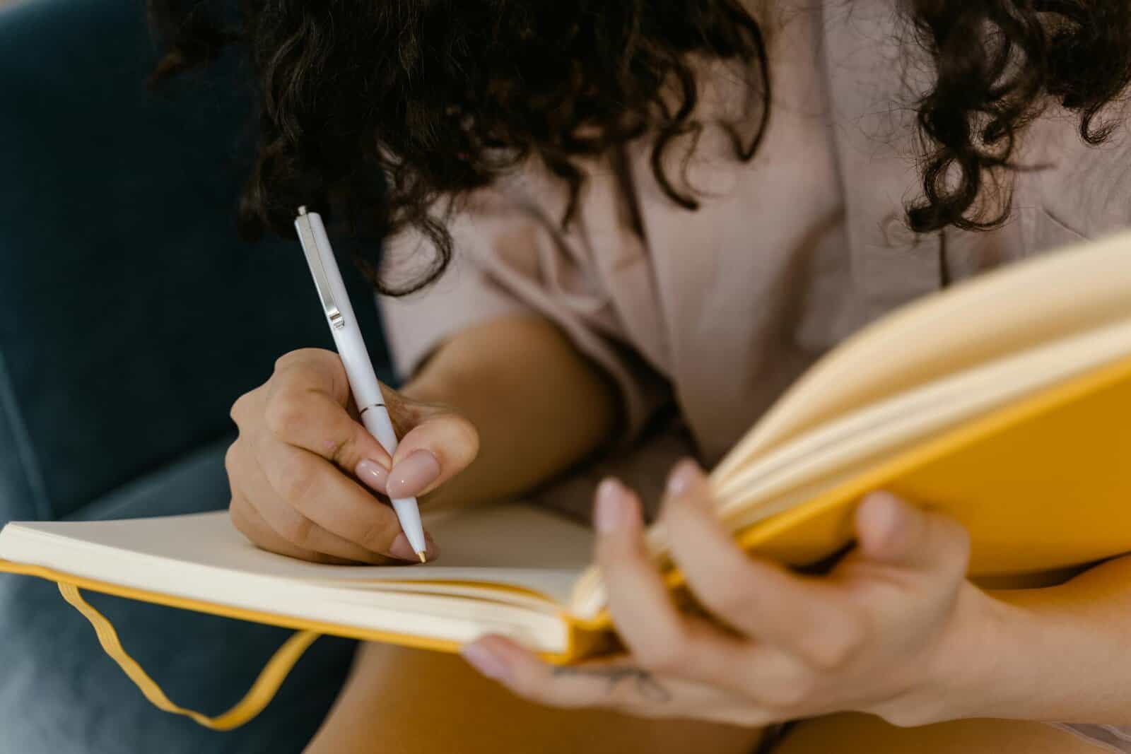 11 reasons cursive writing is coming back to schools - The Queen Zone