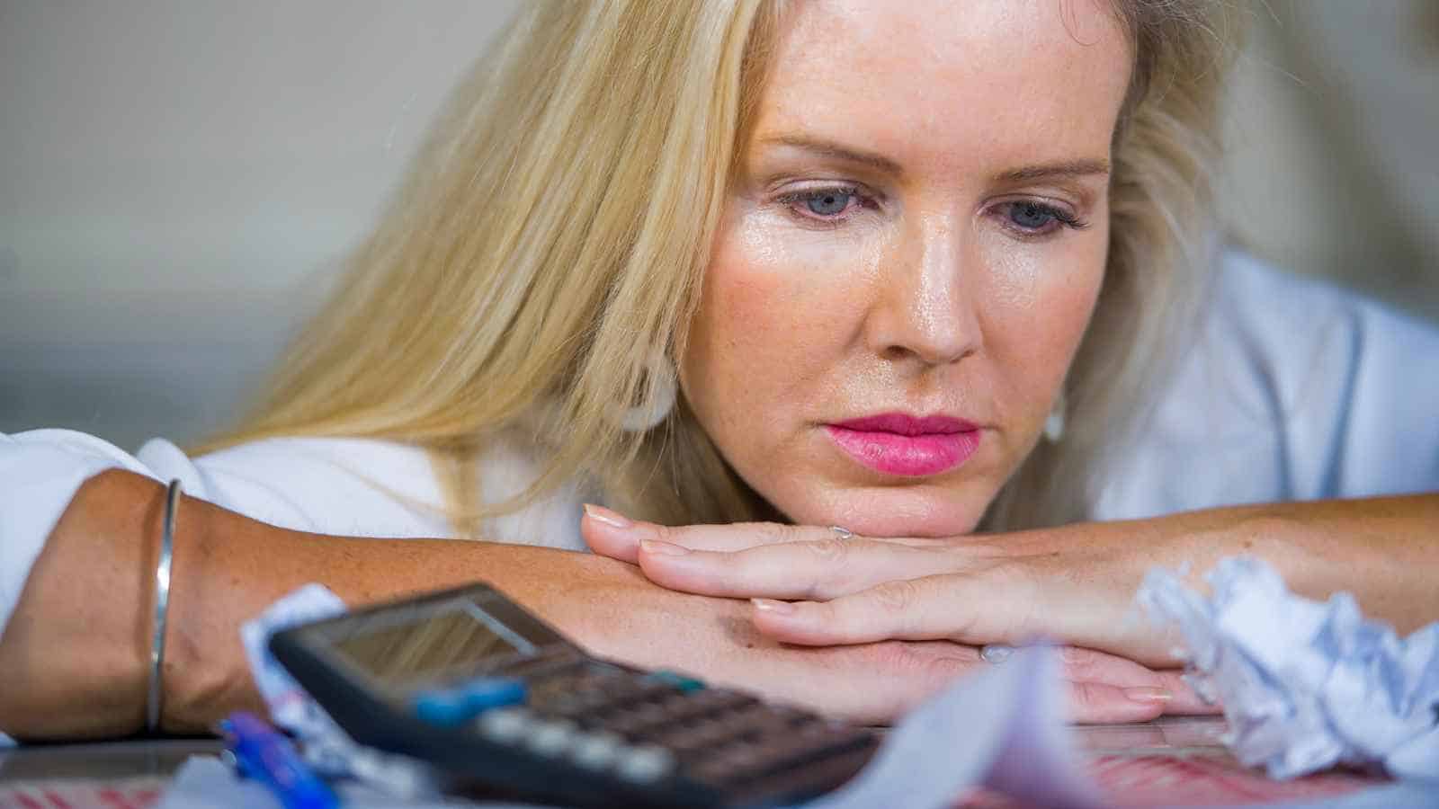 15 Money Mistakes That Could Cost You a Lot - The Queen Zone