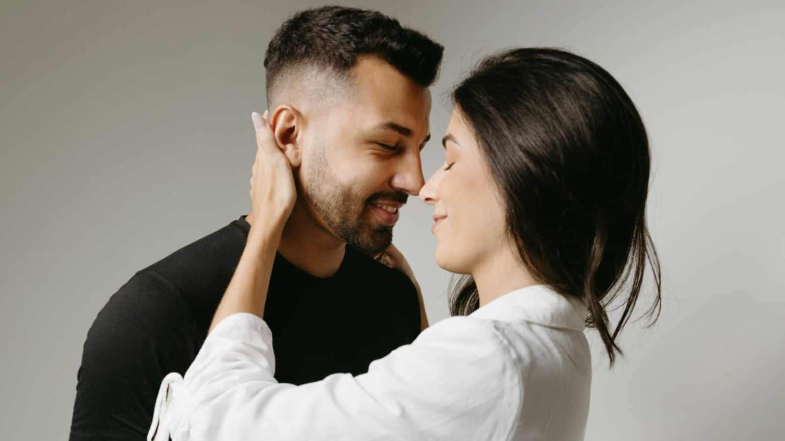 12 things a devoted husband does for his wife to show love and care ...
