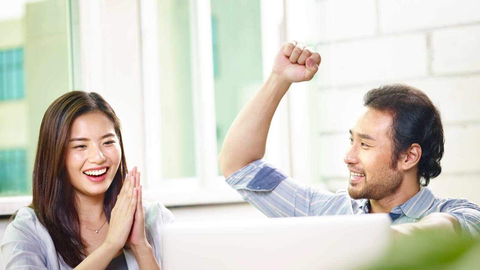 12 things a devoted husband does for his wife to show love and care ...