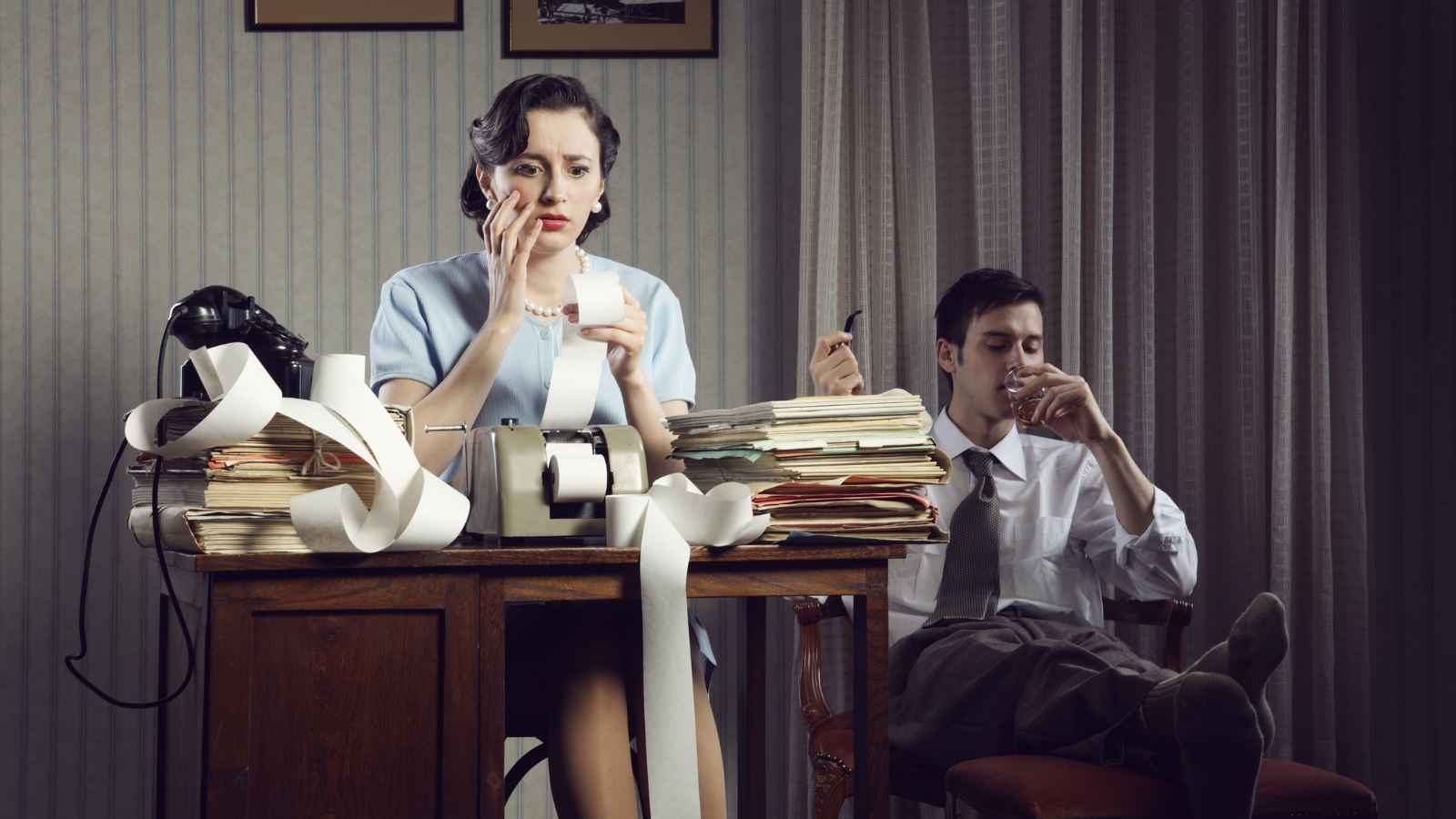 15 everyday Expectations for Women in the 1940s That Would Be ...