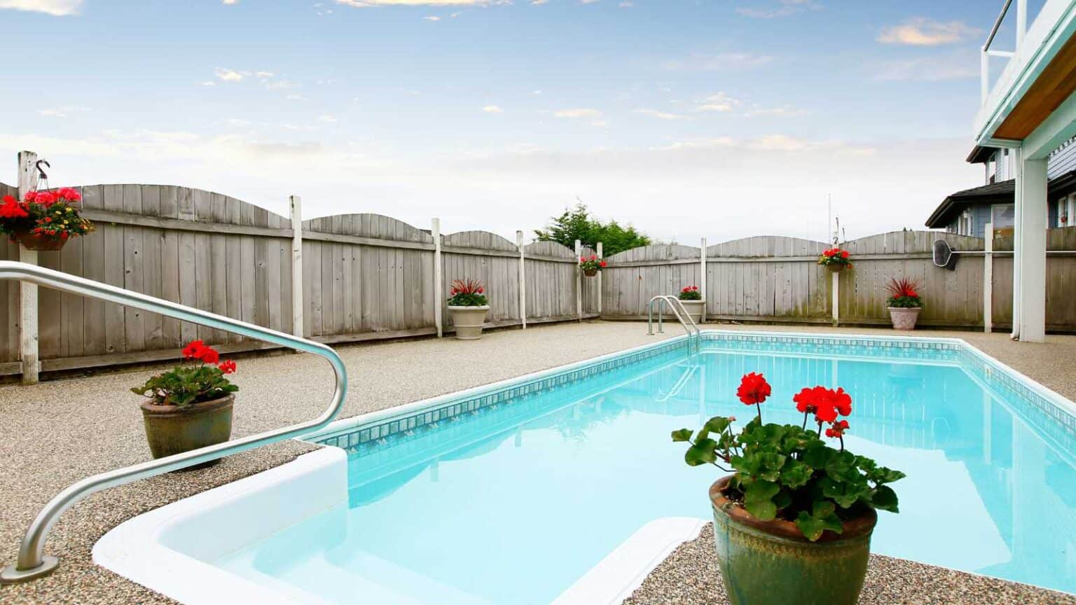 15 things that are no longer permitted in your backyard - The Queen Zone