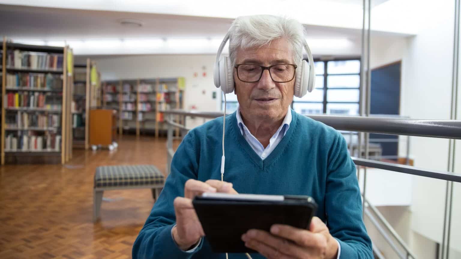 12 perfect remote gigs for seniors who want extra cash - The Queen Zone