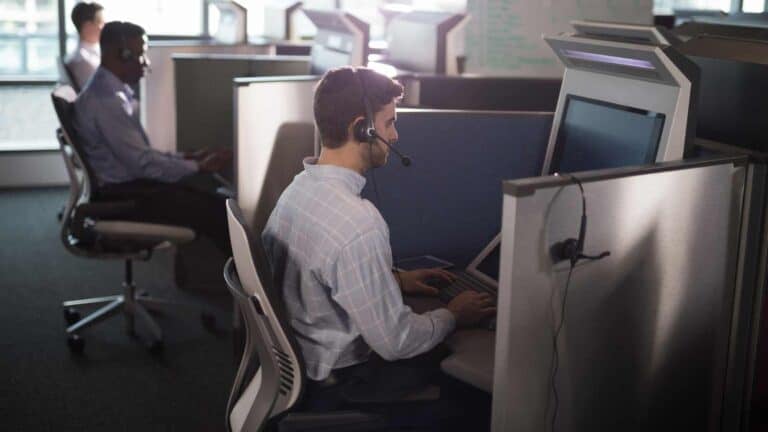 Why Millions Are Suddenly Leaving Their Jobs - The Queen Zone