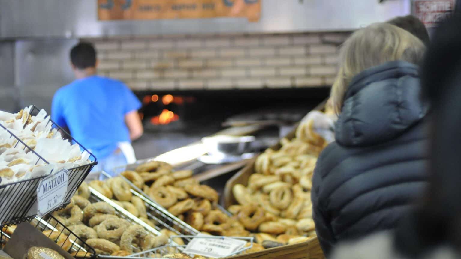 Same shape, different soul: New York vs Montreal bagels - The Queen Zone