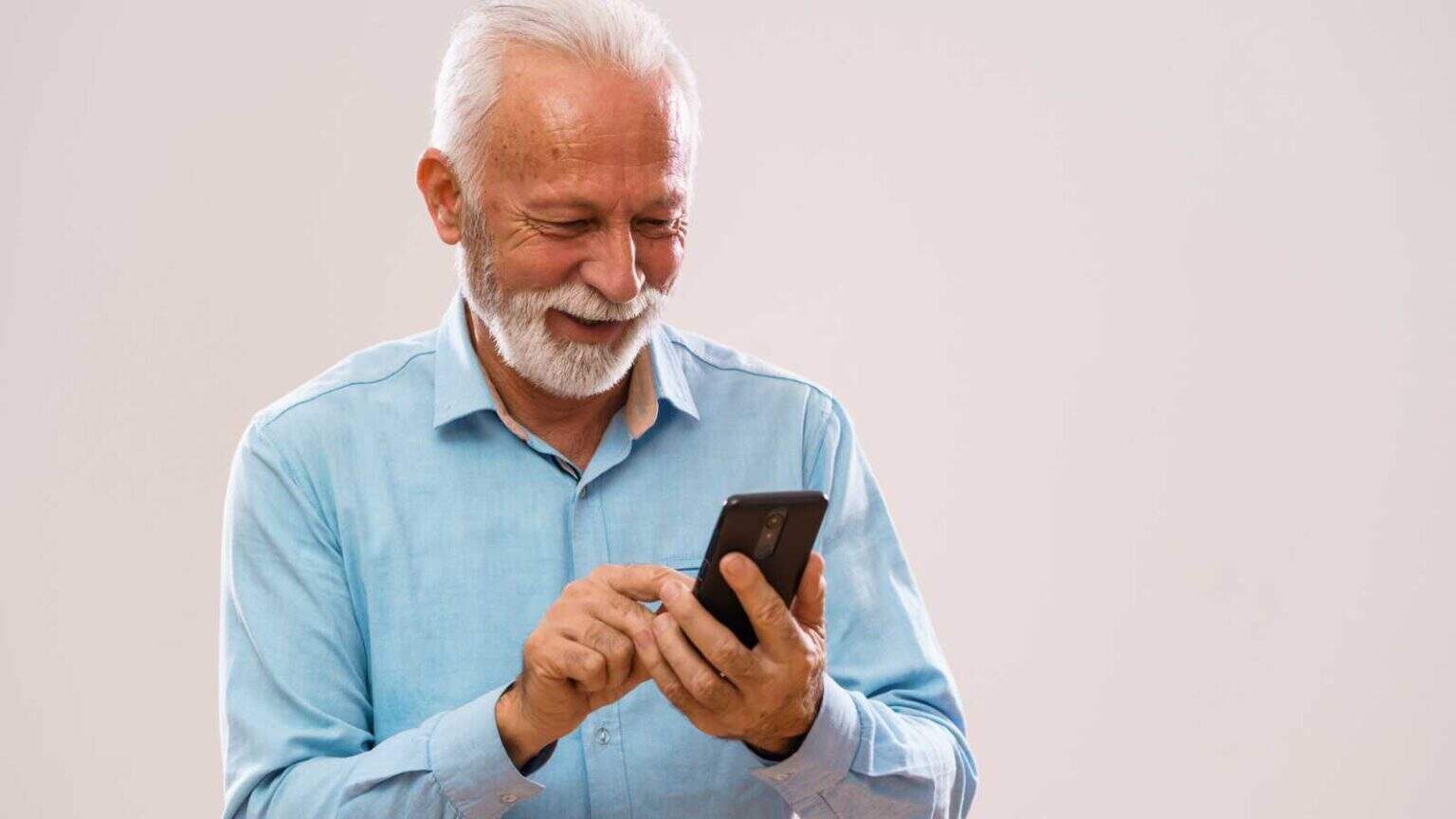 10 outdated habits older people keep doing because no one corrects them ...